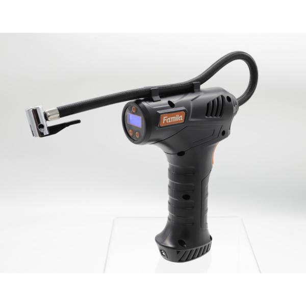 片手操作で面倒な空気入れがラクラク！●ハイパワーな充電式エアーコンプレッサー、ドライブからレジャーまで大活躍。●ボタンで規定の空気圧設定、充填して自動でストップ。●4種のアタッチメントでいろいろなシーンで活躍。(うきわ、プール、ボール、自転...