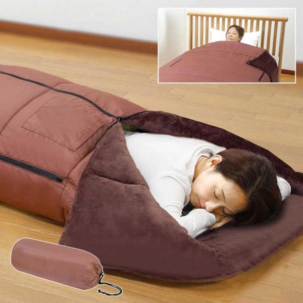 あったか5WAYトリプルウォーム寝袋は、寒い季節にぴったりのアイテム。●蓄熱アルミ蒸着シートが輻射熱効果を発揮し、体から放出された温度を反射蓄熱！これにより、暖かさが持続します。また、下からの冷気をシャットアウトする設計になっているため、冬...