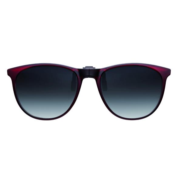 ●この商品はファッション用グラスです。家庭用品品質表示法の「サングラス」「偏光サングラス」には該当しませんのでご注意のうえお買い求めください。●ワンタッチでご自身のメガネに取り付け可能。お手持ちのメガネが一瞬でサングラスに変わります。●一部...