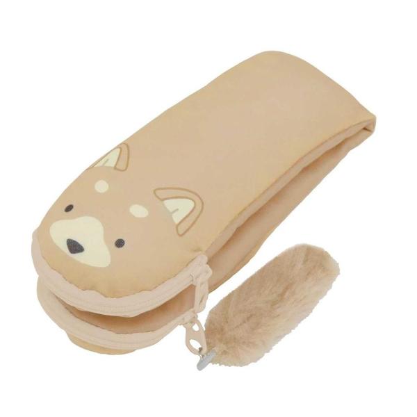 広げるとリストレストになるペンケース。ペンケース本体に中綿が入っているためクッション性が高く、ふんわりやわらかな触り心地です。底面は合成生地ですのですべりにくいです。イヤホンやタッチペン、USBなどを筆記具と仕分けて収納できます。クッション...