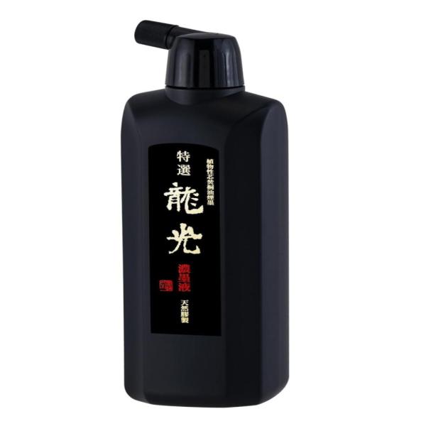 美しい紫紺系の墨色 固形墨と同じ原料(天然膠)を使用した液体墨です。品の良い紫紺系の黒の墨色です。