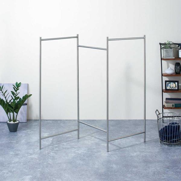 出しっぱなしでもスタイリッシュに決まるインテリア物干しです。軽くて丈夫、さらに高級感のあるオールステンレス仕様。コートなどのロング丈、タオル、小物もしっかり干せるサイズです。室内物干し,便利,おしゃれ,天馬