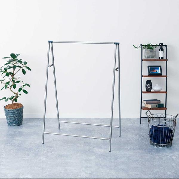 シンプルかつスリムで軽量なふとん干しです。シンプルなデザインなので出しっぱなしにして洋服掛けとしても使用できます。室内物干し,便利,おしゃれ,天馬