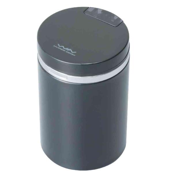 ●純正や後付けのドリンクホルダーにすっぽり収まる置き型タイプの缶灰皿です。●夜間や暗い場所でのご使用に便利な電池で光るブルーLED照明付き。（LEDの点灯消灯はフタの開閉角度に伴って作動します。）●火がついたまま捨てられる、自然消火穴付きで...