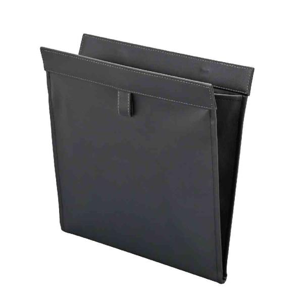 ●スリムな折り畳みタイプのシートバックポケットに取り付けるゴミ箱です。●上質で落ち着きのある黒色本革調生地採用。●消臭効果のある活性炭」シートを生地内部の芯材に使用しています。●本体裏面の固定ベロでシートバックポケットに簡単に取り付けること...