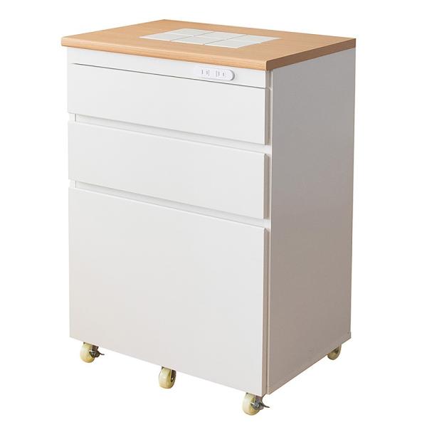 ホワイト×ナチュラルの見た目が可愛らしいキッチン収納シリーズ『Semplice（センプリチェ）』。幅60cmとコンパクトなサイズながら、大容量の収納が魅力です。天板上にはタイルが敷かれており、熱いお鍋やトースターを置くことができとても便利。...