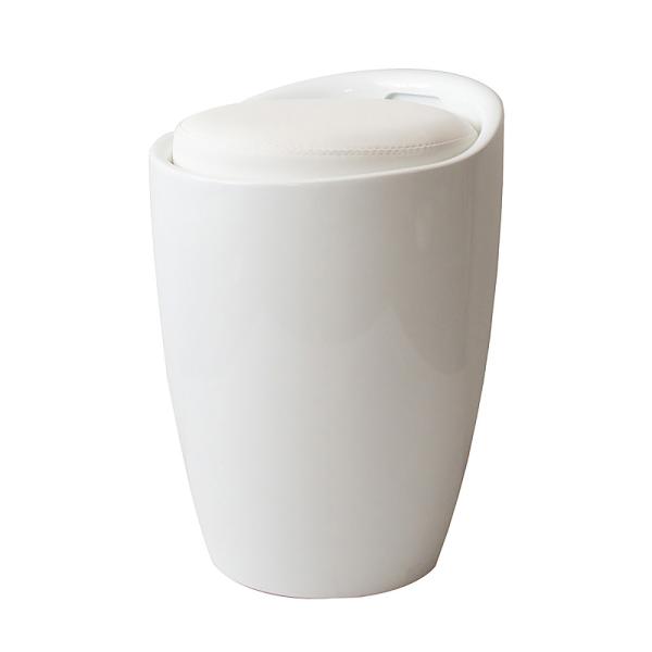 "丸いフォルムが印象的なスツール『Runt(ルント）』は、「座る」と「収納する」のどちらも兼ね備えたデザイン。座面を外すと中が収納スペースになっており、お部屋の片付けに大活躍！ちょっとした休憩や長時間座る時もゆったりとくつろげるふかふかの座...