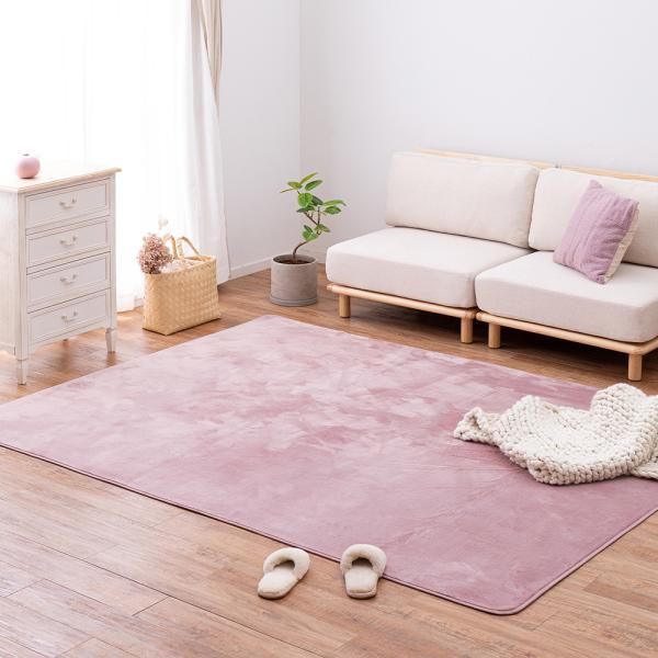 おもわず触れたなるような、メレンゲみたいなふんわりなめらかタッチラグ。薄手でやわらかく、折りたたんで収納もコンパクトに。軽量でお掃除や模様替えなどでの移動もらくらく！毛足が短めでゴミが入り込みにくくお手入れも簡単、汚れても洗濯できるからいつ...