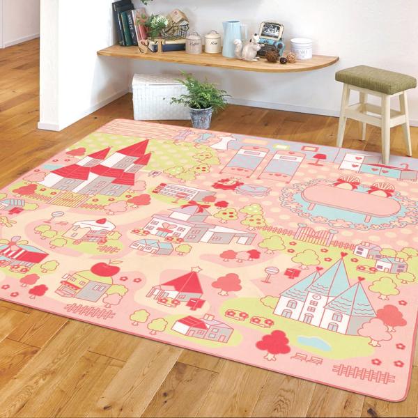 女の子の大好きな人形やお手持ちのオモチャで自由に遊べるキッズラグ。<br>_x000D_お城やリボンなどかわいいイラストは、女の子に人気のマストデザイン。キッチンやベッドなどのお家エリア、学校や病院などのお出かけエリアと分かれて...