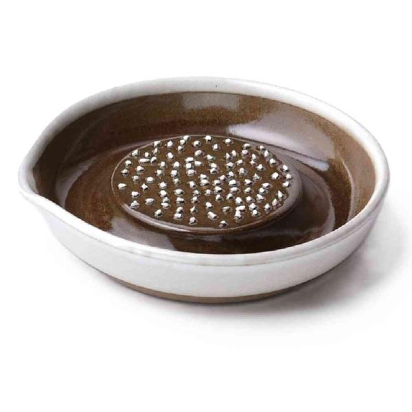 道具だけど器、キッチンからそのまま食卓へ持っていけるデザイン。作業を楽にして料理をたのしくするおろし器