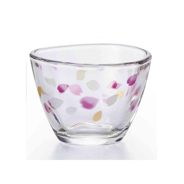 愛知県岩倉市にある「日本さくら名所100選」に選ばれている五条川の桜並木。五条川の川面一面に舞う花びらを、ひとひらひとひら書き写したシリーズです。手作り風仕上げにて成形しておりますので、サイズ・容量等に多少のバラつきがございます。色落ちする...