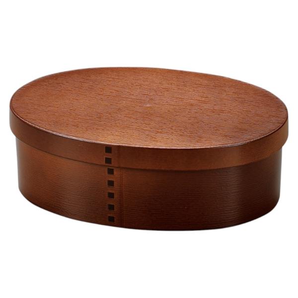 まるで木製曲げわっぱのような質感。職人の手仕事で仕上げられた塗の弁当箱、樹脂製なのでレンジや食洗機も使えます。滑り止め付バンド付属。