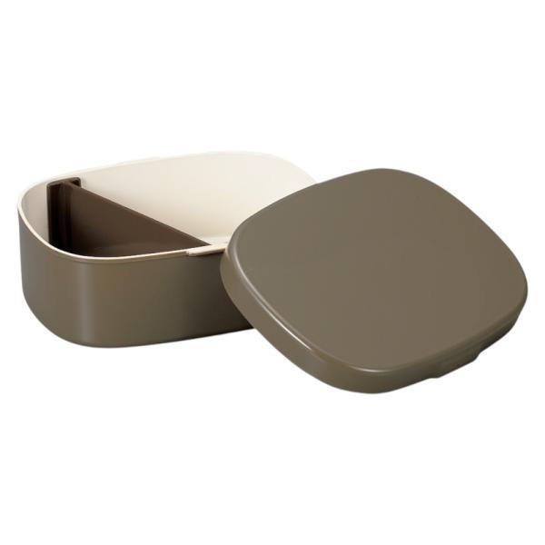 お弁当箱の内側にクリア塗装を施しており、洗いやすく傷や汚れがつきにくくなっています。