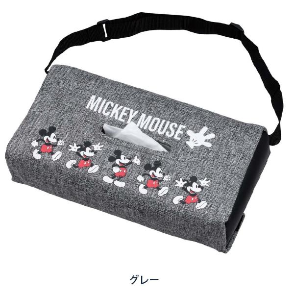 カジュアルなファブリック素材にミッキーのアートをプリントしたティッシュカバー外装が6.5cm厚までのティッシュが収納可能。ヘッドレストにひっかけてアジャスター付きのベルトで長さを調節します。