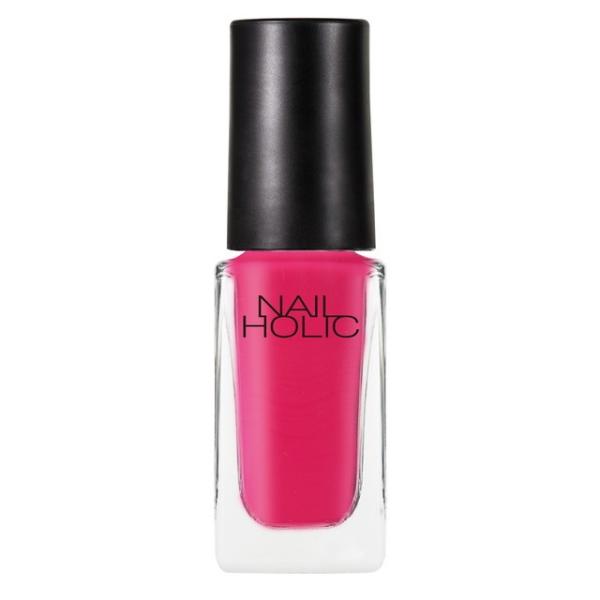 なめらかな軽いタッチで伸び広がり、一度塗りでもムラなくキレイに仕上がる高発色ネイルカラー