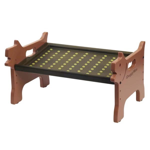 ・樹脂製でお手入れが簡単「外せる！」「洗える！」テーブル・すべり止め付きで食器をホールド。・平置きと斜め置きが選べるので、食べ方に合わせてセットできます。・斜め置きにすれば、フードが前に集まるので食べやすい。・テーブルに突起が付いているので...