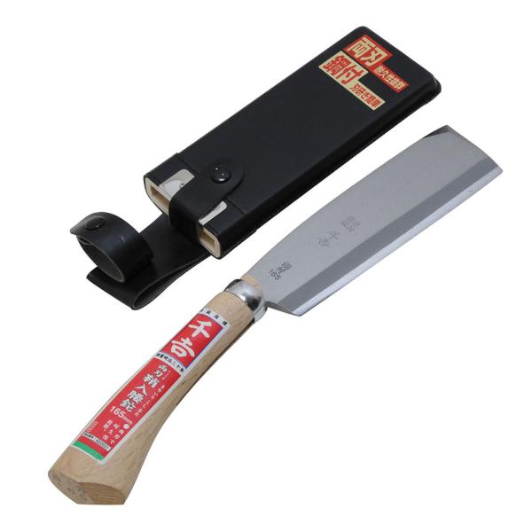 切れ味抜群の鋼付刃で枝打ち・薪割りが楽々できます。枝打ち、薪割り用。鋼付刃で切れ味抜群です。持ち運びや携帯に便利なベルト通し付収納ケースが付いています。●刃部：鋼付。●刃部：両刃。●刃長：約165mm。●ベルト通し幅：約70mm。