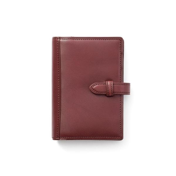 1993年の発売以来ご好評をいただいているロングセラーシリーズ「PEARCE（ピアス）」。植物タンニンで丁寧に鞣された高級バッファローカーフを贅沢に使用し、しなやかで繊細なカーフの風合いが手になじみ、使い込むほどに味わいと愛着が湧く、KNO...