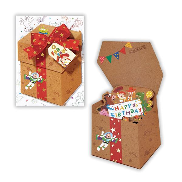 手のひらサイズのおもちゃ箱がかわいい、トイ・ストーリーのバースデーカード。カードを開くとトイストーリーの仲間たちがお祝いしてくれる愉快なデザインです。●カード：132×100mm●封筒：142×106mm●箔加工●ダイカット