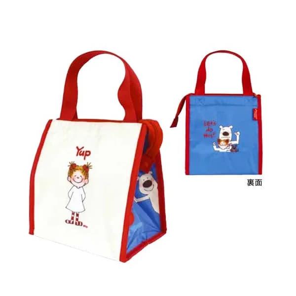 お弁当グッズをまとめていれるのに最適な手提げバッグ。内側にアルミ蒸着加工が施されており、保冷ができ、お手入れも簡単。厚みのある生地と、安定感のある台形型の作りで、お弁当を安心して持ち運べます。保冷剤などを入れられる内ポケット付き。■サイズ：...