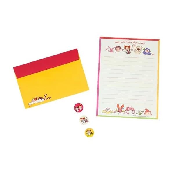 ココちゃんのレターセット。封筒にも絵柄が入ったキュートなデザインです。■セットアップサイズ：約H180×W146mm■内容：便箋6枚、封筒3枚、シール3枚■日本製