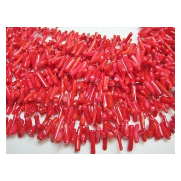 【さざれ連売り商品】レッドコーラル（珊瑚）☆商品情報☆長さ：約10-20mm直径：約Φ2-6mm粒数：約100粒全長：約40cm原産地：フィリピン※着色、オイルコーティング加工したものになります。※石の材質上、形状やサイズのばらつき、表面や...