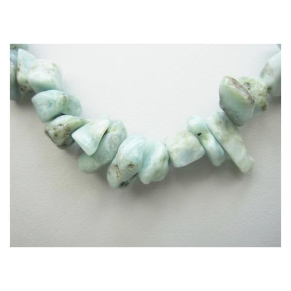 【さざれ連売り商品】ラリマー・中☆商品情報☆長さ：約4-12mm幅：約3-7mm厚さ：約2-7mm粒数：約65粒長さ：約40cm※形状やサイズのばらつき、表面や穴周りにキズや凹み等があります。また、割れ欠け、別種の石等が含まれる場合もありま...