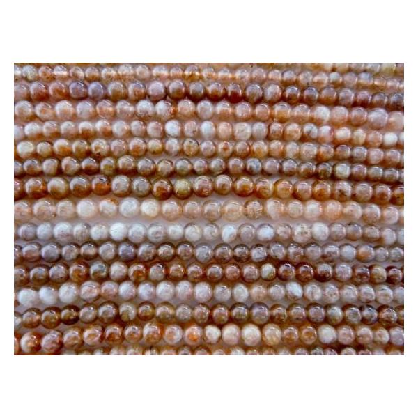 【連売り商品】サンストーン☆商品情報☆石サイズ：Φ4-5±0.5mm粒数：約93±5粒長さ：約40cm原産地：マダガスカル※形状やサイズのばらつき、表面や穴周りにキズや凹み等が目立ちます。粒数はあくまで目安です。多少の誤差がありますのでご了...