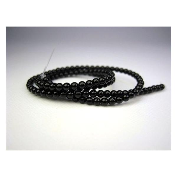 【連売り商品】オニキス☆商品情報☆石サイズ：Φ3.3±0.2mm粒数：約135粒全長：約38cm原産地：ブラジル※形状やサイズのばらつき、表面や穴周りにキズや凹み等があります。粒数はあくまで目安です。多少の誤差がありますのでご了承ください。...