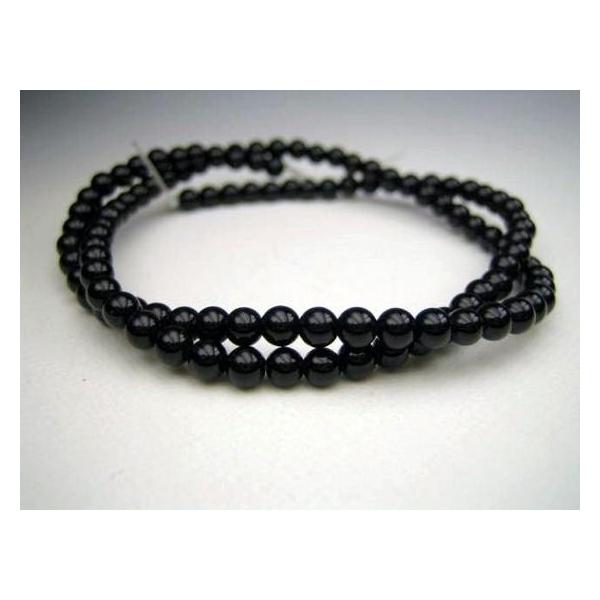 【連売り商品】オニキス☆商品情報☆石サイズ：Φ4.2±0.2mm粒数：約90粒全長：約37cm原産地：ブラジル※形状やサイズのばらつき、表面や穴周りにキズや凹み等があります。粒数はあくまで目安です。多少の誤差がありますのでご了承ください。ま...