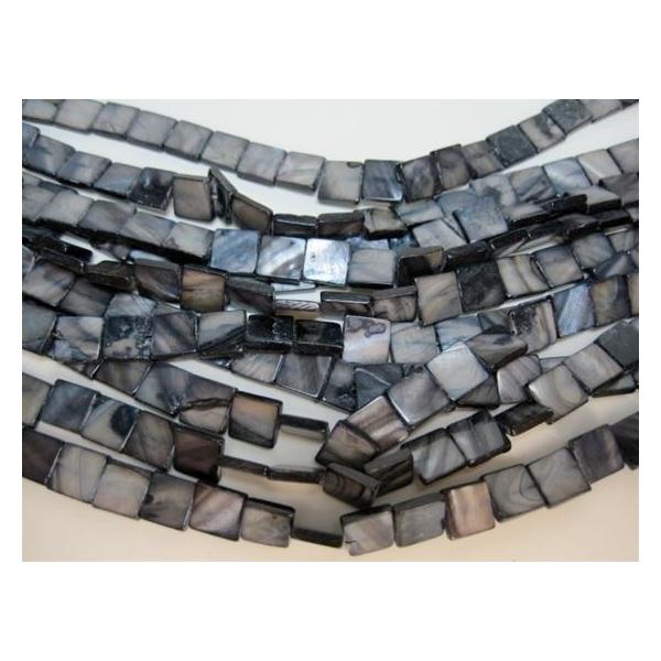 【連売り商品】シェル☆商品情報☆縦：9±0.2mm幅：9±0.2mm厚さ：2.2±0.2mm粒数：約40粒長さ：約36cm原産地：中国※着色加工を施した商品です。使用時に脱色、色移り等する場合がありますのでご了承ください。※石の材質上、形状...