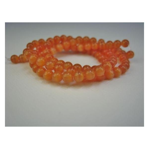 【連売り商品】キャッツアイ（人工石）オレンジ☆商品情報☆石サイズ：約Φ4.2±0.2mm粒数：約95±1粒全長：約38±0.5cm　穴サイズ：約0.8mm※天然キャッツアイではありません。※連売りのため色やサイズのばらつき、自然な割れ欠け等...