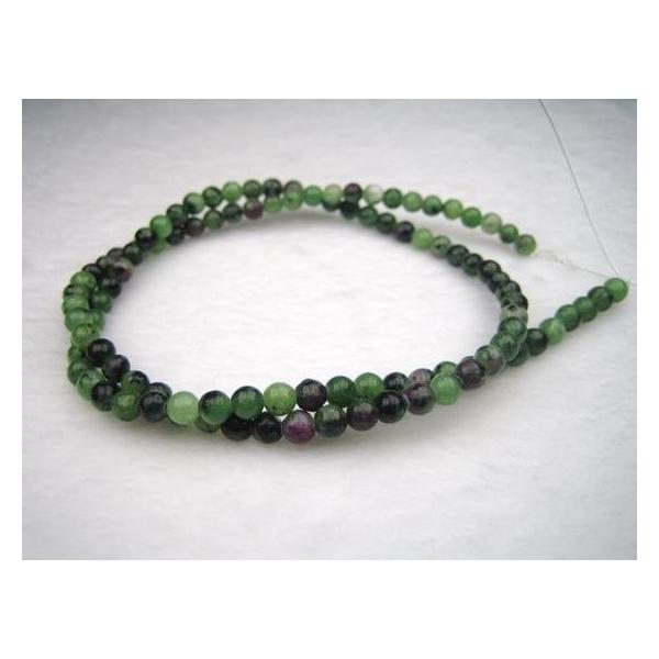 【連売り商品】ルビーインゾイサイト☆商品情報☆石サイズ：Φ4±0.2mm粒数：約102粒全長：約40cm※形状やサイズのばらつき、表面や穴周りにキズや凹み等があります。粒数はあくまで目安です。多少の誤差がありますのでご了承ください。また、色...