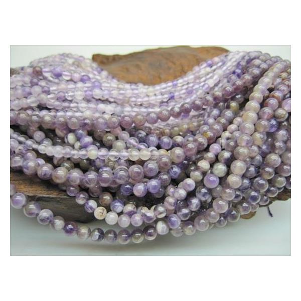 【連売り商品】アメジスト☆商品情報☆石サイズ：Φ3.8-5.6mm穴サイズ：約Φ0.8mm粒数：約70粒長さ：約38cm原産地：ブラジル※形状やサイズ、色味や透明度のばらつき、表面や穴周りにキズや凹み等があります。色味やサイズ等のご指定はで...