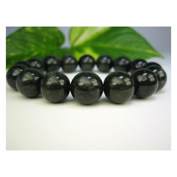 【ブレスレット】グリーンルチルクォーツ☆商品情報☆石サイズ：Φ13.5±0.3mm粒数：16粒重さ：約51g手首周り：約19cm原産地：ブラジル※形状やサイズのばらつき、表面や穴周りにキズや凹み等が目立ちます。※照明等の関係で実際の色と多少...