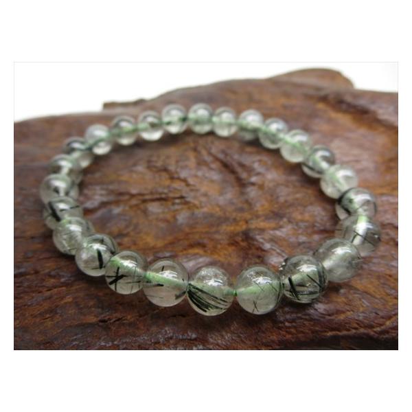 【ブレスレット】グリーンルチルクォーツ☆商品情報☆石サイズ：Φ7.2±0.2mm粒数：25粒重さ：約13g手首周り：約16cm原産地：ブラジル※材質により表面にキズや凹み等がございます。※形状やサイズのばらつき、表面や穴周りにキズや凹み等が...