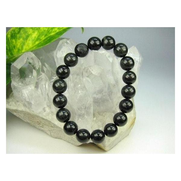 【ブレスレット】グリーンルチルクォーツ☆商品情報☆石サイズ：Φ11±0.2mm粒数：18粒重さ：約36g手首周り：約19cm原産地：ブラジル※形状やサイズのばらつき、表面や穴周りにキズや凹み等が目立ちます。※照明等の関係で実際の色と多少イメ...