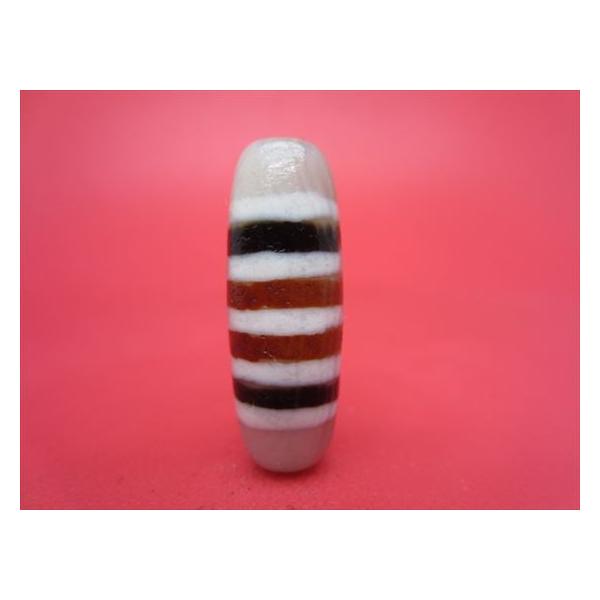 【チベット風化三色天珠】線珠☆商品情報☆長さ：約30mm直径：約Φ11mm穴サイズ：約Φ2mm中国・チベット天珠※照明等の関係で実際の色とは多少イメージが異なる場合がありますのでご了承ください。※こちらは一点物ですので、画像の商品のお届けと...