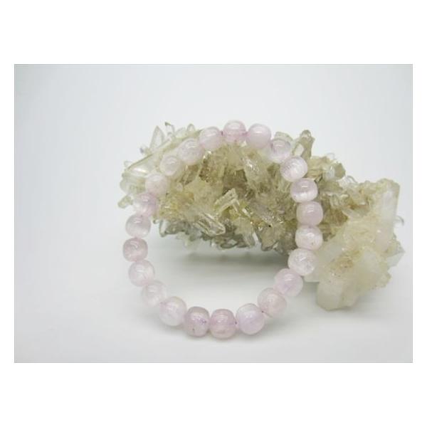 【ブレスレット】クンツァイトタンブルカット☆商品情報☆縦：8.3±0.3mm直径Φ9±0.2mm粒数：23粒重さ：約27g手首周り：約16.5cm原産地：マダガスカル※照明等の関係で実際の色と多少イメージが異なる場合がありますのでご了承くだ...