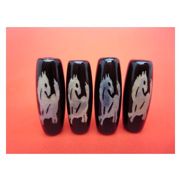 【チベット天珠】☆商品情報☆長さ：約30mm直径：約Φ10mm穴のサイズ：約Φ2mm中国・チベット天珠※形状やサイズのばらつき、表面や穴周りのキズや凹み、穴の変形や位置ずれ等があります。※商品は選べませんのでご了承ください。※照明等の関係で...