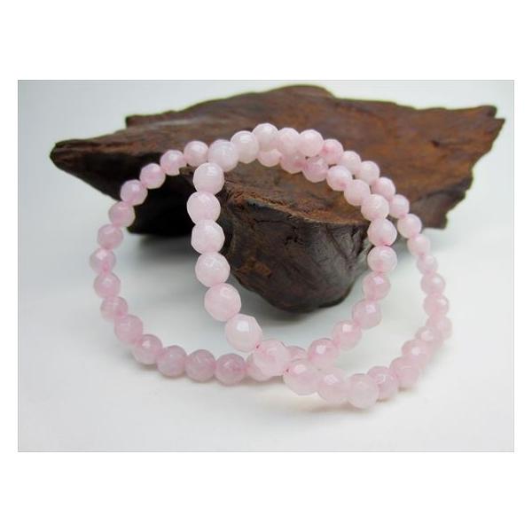 【ブレスレット】ローズクォーツ64面カット☆商品情報☆石サイズ：Φ6±0.3mm粒数：30粒手首周り：約17cm原産地：マダガスカル※表面を研磨する際に同色のワックスでツヤ出ししております。そのため表面に着色のようなものが見られますが、石自...