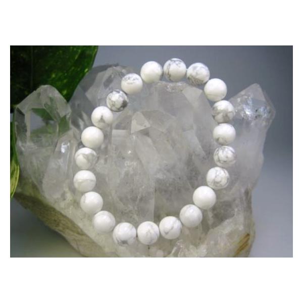 【ブレスレット】ハウライト☆商品情報☆石サイズ：Φ8.5±0.3mm粒数：22〜23粒手首周り：約16.5〜17cm原産地：ブラジル現在流通しているハウライトのほとんどがマグネサイトですが、当店では一般流通名称のハウライトとして販売させてい...