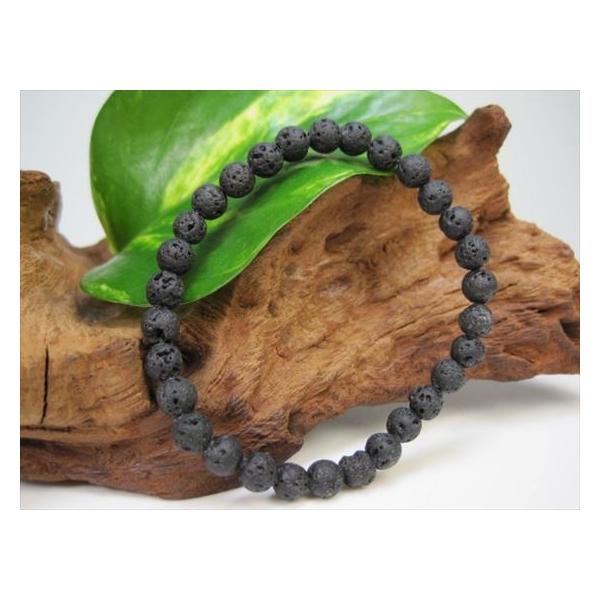 【均一ブレスレット】ラヴァストーン☆商品情報☆石サイズ：Φ6.5±0.3mm粒数：約29-30粒手首周り：約16cm原産地：アメリカ・ハワイ※石の材質上表面のキズや欠け、形状のバラつきが目立ちます。ご理解の上ご購入下さいますようお願い致しま...