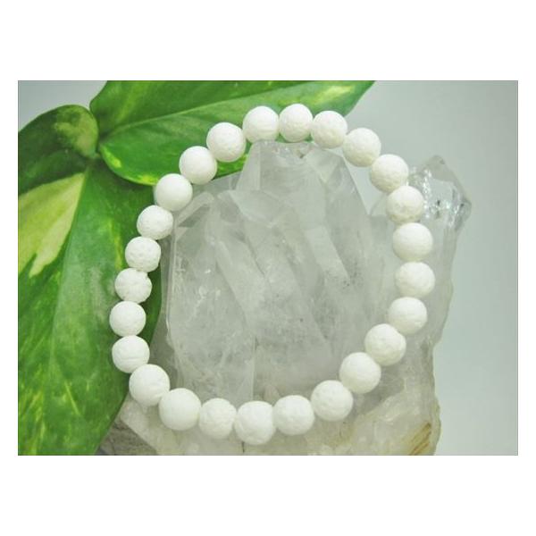 【ブレスレット】天然ホワイトコーラル☆商品情報☆石サイズ：Φ8±0.5mm粒数：約23粒手首周り：約16.5cm※現在の在庫につきまして、形状やサイズのバラつき、欠け凹みが目立ちますので、ご理解の上ご購入下さい。※石の材質上、形状やサイズの...