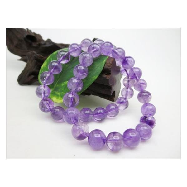 【ブレスレット】ラベンダーアメジスト☆商品情報☆石サイズ：Φ9.7〜10.2mm粒数：19粒手首回り：約17cm原産地：ブラジル※形状やサイズのばらつき、表面や穴周りのキズや凹み等があります。※商品は選べませんのでご了承ください。※照明等の...