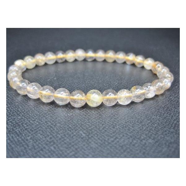 【ブレスレット】ルチルクォーツ☆商品情報☆直径：約Φ5.7-6.7mm粒数：約30-32粒手首周り：約17cm原産国：ブラジル鉱物があまり含まれない粒もありますので予めご了承ください。※形状・サイズ・透明度のばらつき、表面や穴周りのキズや凹...