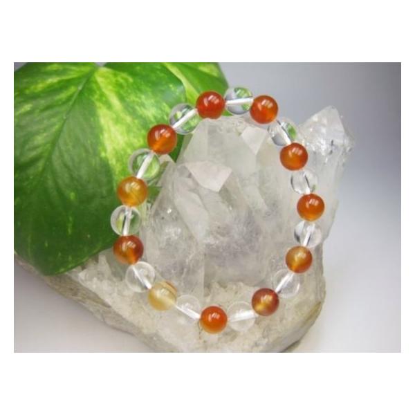 【ブレスレット】カーネリアン＋水晶☆商品情報☆カーネリアン：Φ8±0.2mm×11粒水晶：Φ8.2±0.2mm×11粒手首周り：約16.5cm原産地：ブラジル※形状やサイズのばらつき、表面や穴周りにキズや凹み等があります。粒数はあくまで目安...