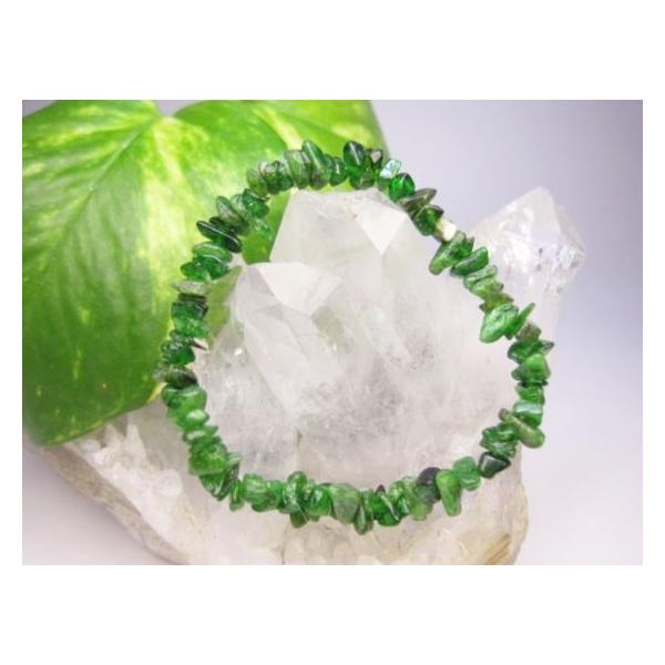 【ブレスレット】ダイオプサイト☆商品情報☆直径：約Φ3-7mm厚さ：約2-6mm粒数：約55±5粒手首周り：約15cm※形状やサイズのばらつき、表面や穴周りにキズや凹み等があります。粒数はあくまで目安です。多少の誤差がありますのでご了承くだ...