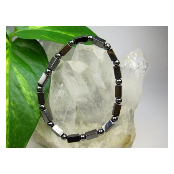 【ブレスレット】ヘマタイト☆商品情報☆石サイズ：約Φ4×8mm×15粒・約Φ4.2mm×15粒手首周り：約16.5cm原産地：中国※こちらは磁気なしタイプの商品となります。※形状やサイズのばらつき、表面や穴周りにキズや凹み等があります。※照...