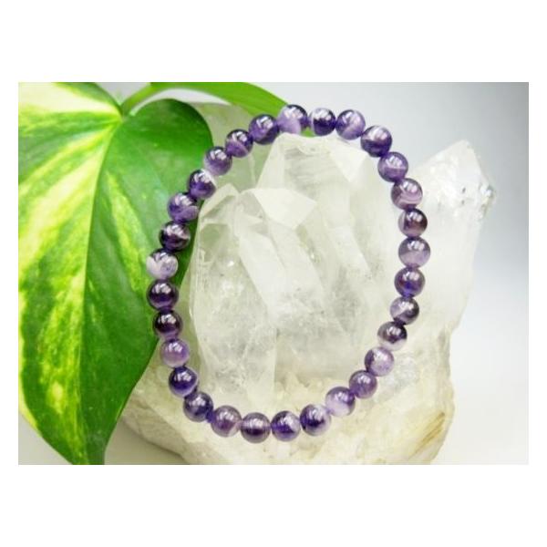 【ブレスレット】アメジスト☆商品情報☆石サイズ：Φ6.2±0.2mm粒数：約29-30粒手首周り：約16-16.5cm原産地：ブラジル※ファントムのような模様が多く入ることがあります。※形状やサイズのばらつき、表面や穴周りにキズや凹み等があ...